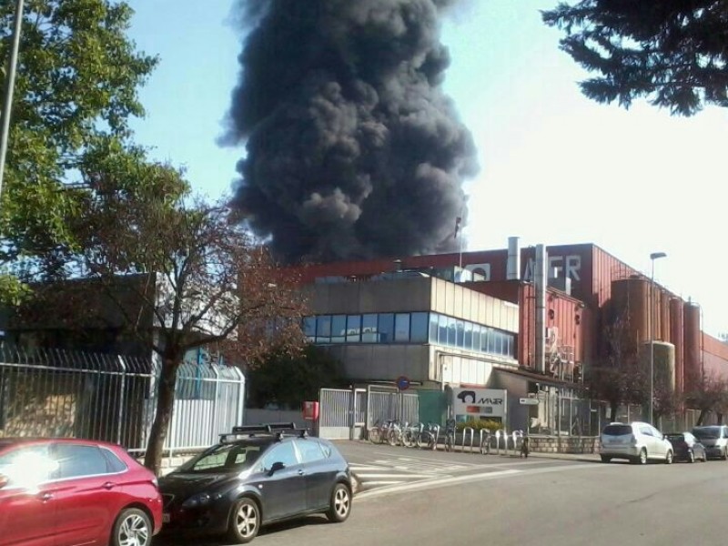 Incendio en Maier de Ajangiz, Gernika | Fuego en el almacén de Maier ...