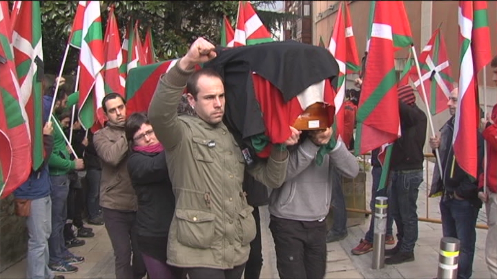 Vídeo: Último adiós a Arkaitz Bellón en Elorrio