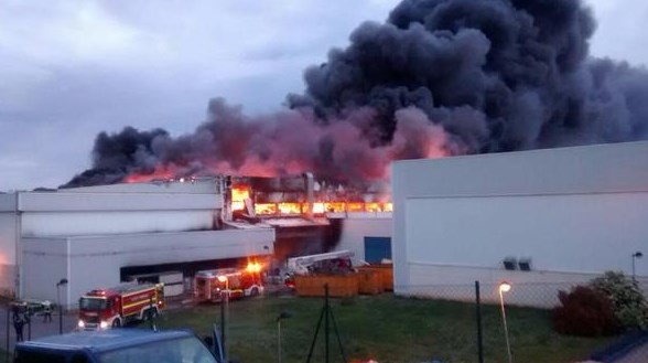 Incendio | Aernnova Aerospace reinicia parte de su actividad en Miñano ...