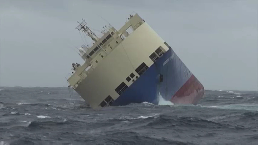 Sigue a la deriva y rumbo a la costa el carguero 'Modern Express' | ORAIN