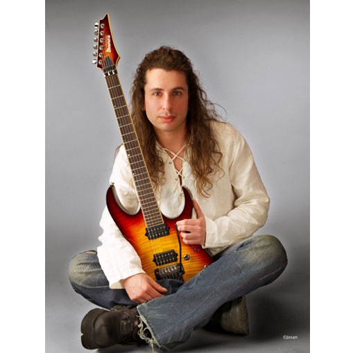 El baracaldés Robert R Rodrigo, en el olimpo de la guitarra