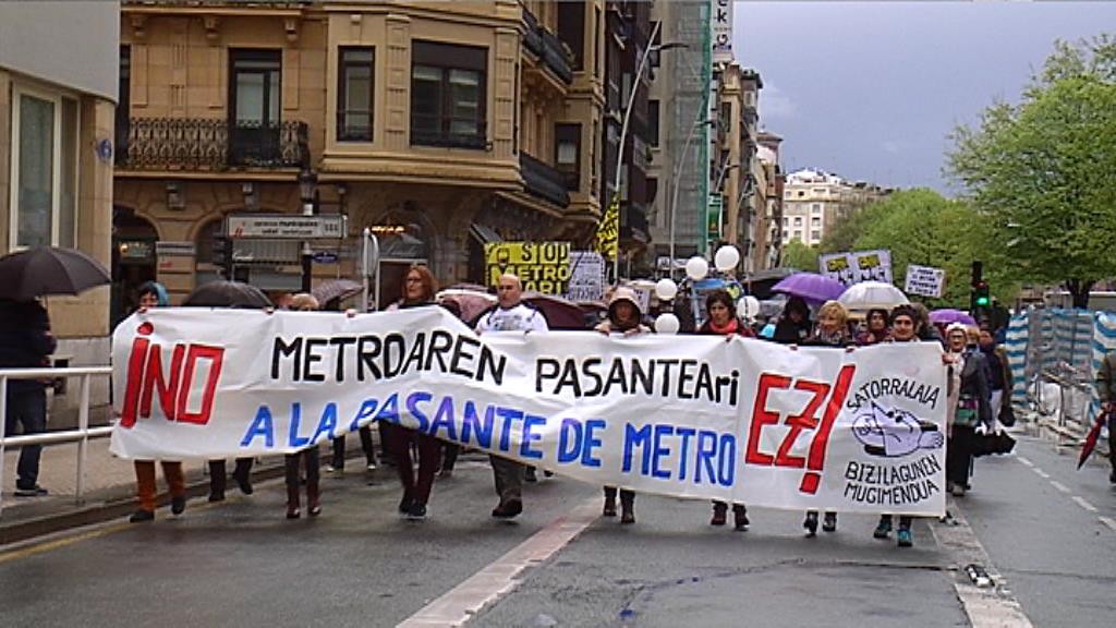 Protestan en La Concha contra la pasante del metro en Donostia 20 mayo 2018