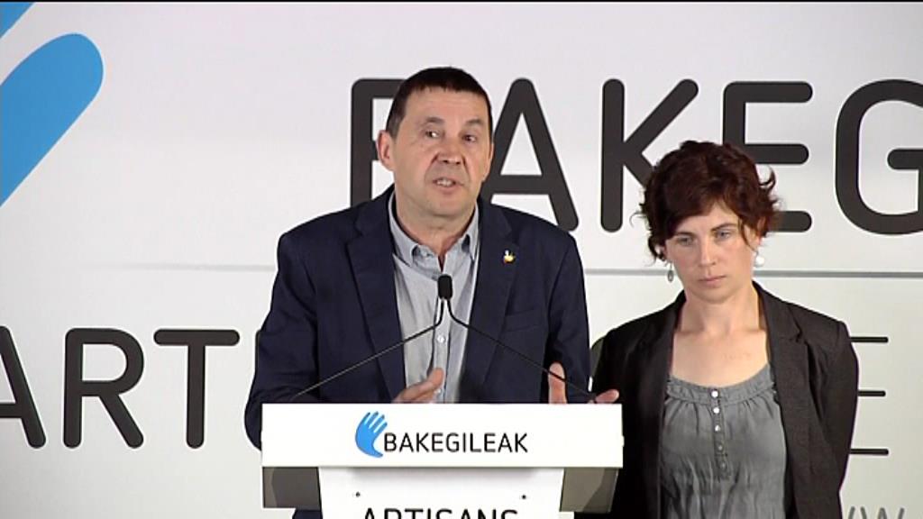 Desarme de ETA: Otegi dice que presos y víctimas, los próximos retos