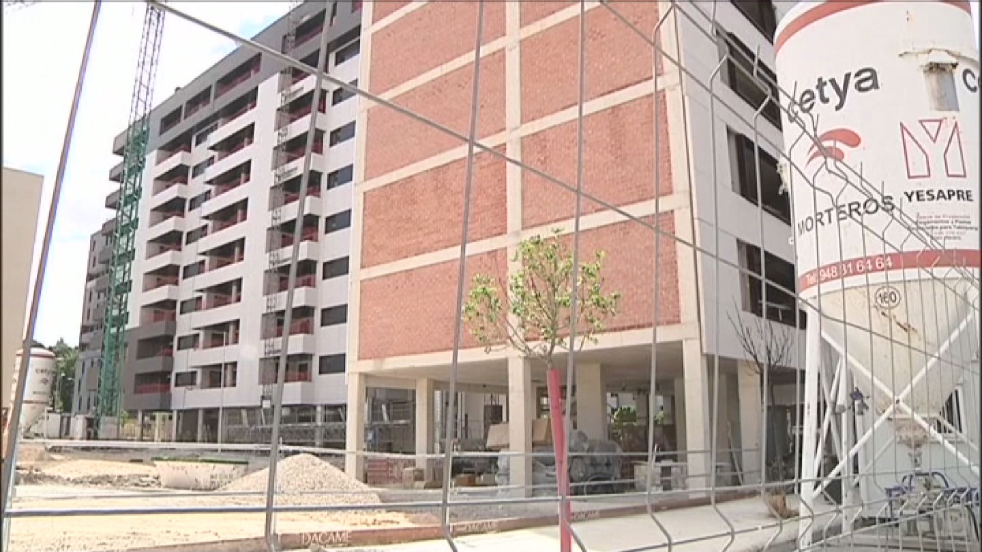 Vídeo: Fallece un trabajador al precipitarse de unas obras en Pamplona ...