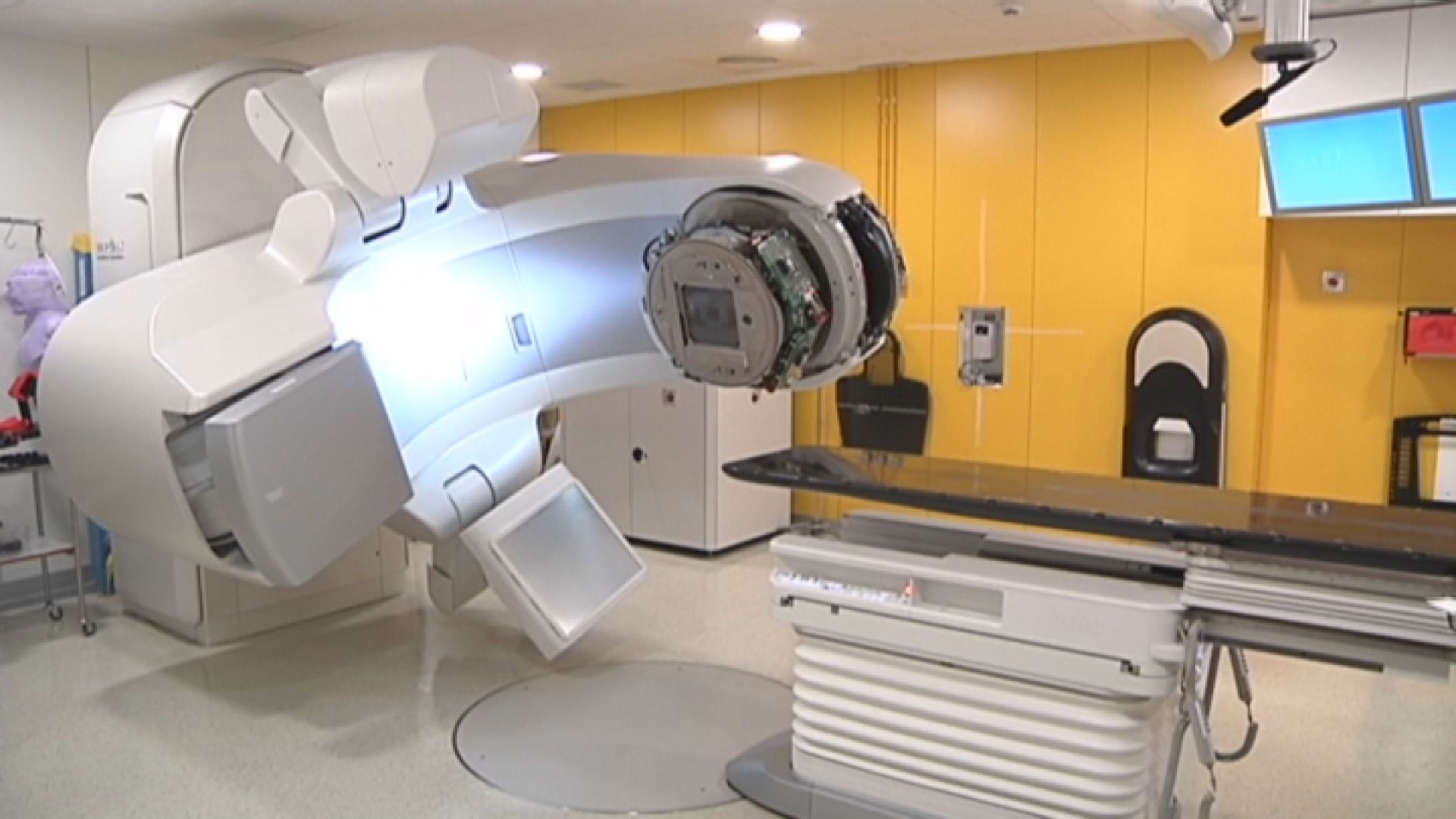 Vídeo: Nuevo acelerador lineal de última generación en el hospital de ...