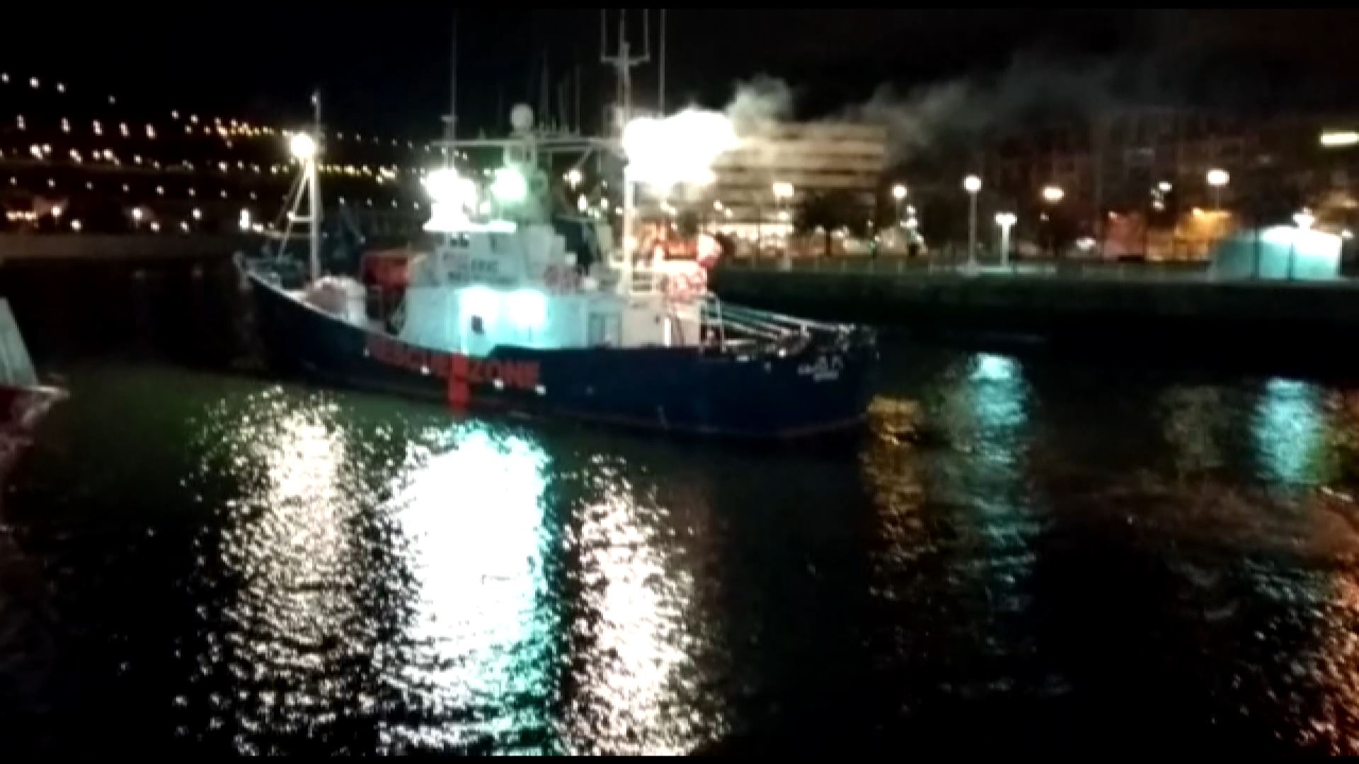 Vídeo: El barco de rescate 'Aita Mari' consigue salir de Bilbao rumbo a ...