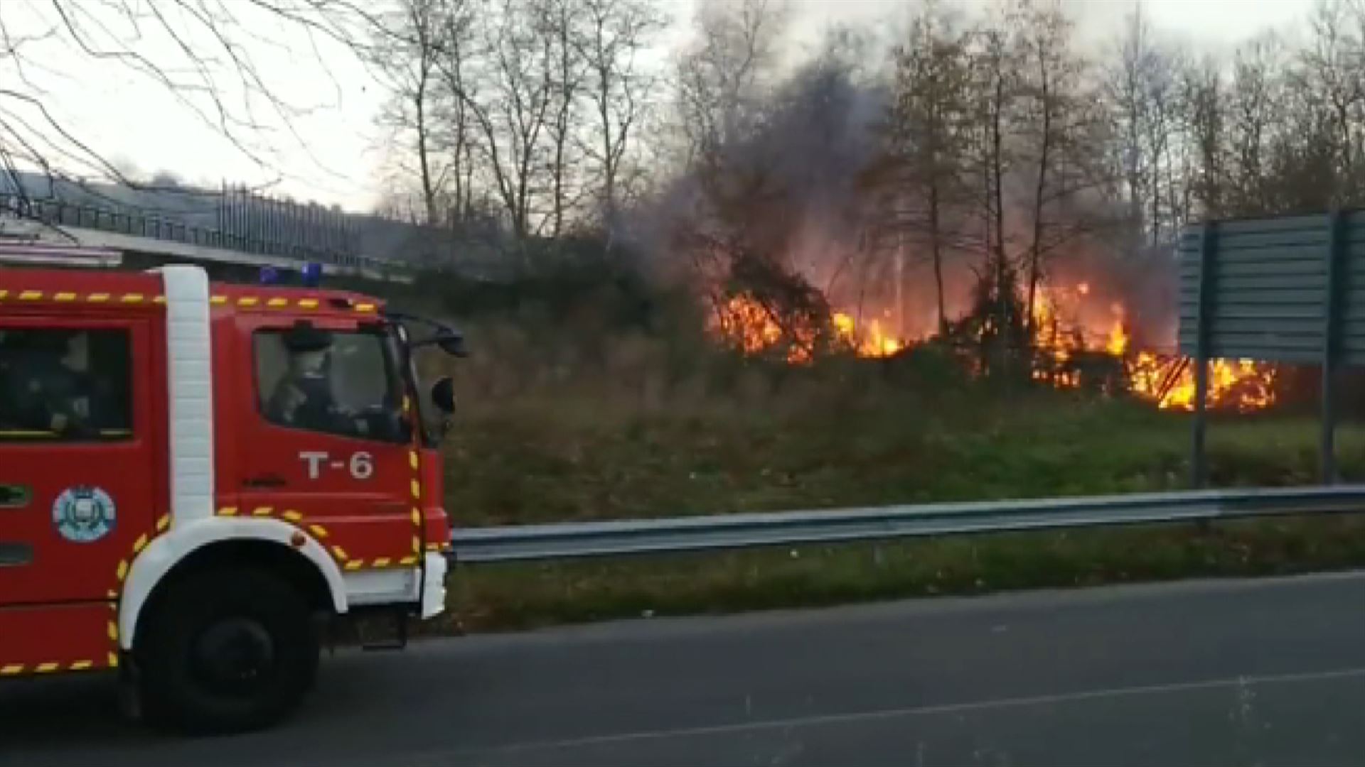 Vídeo: Arden varias chabolas de una zona de huertas de un polígono de Hernani | ORAIN