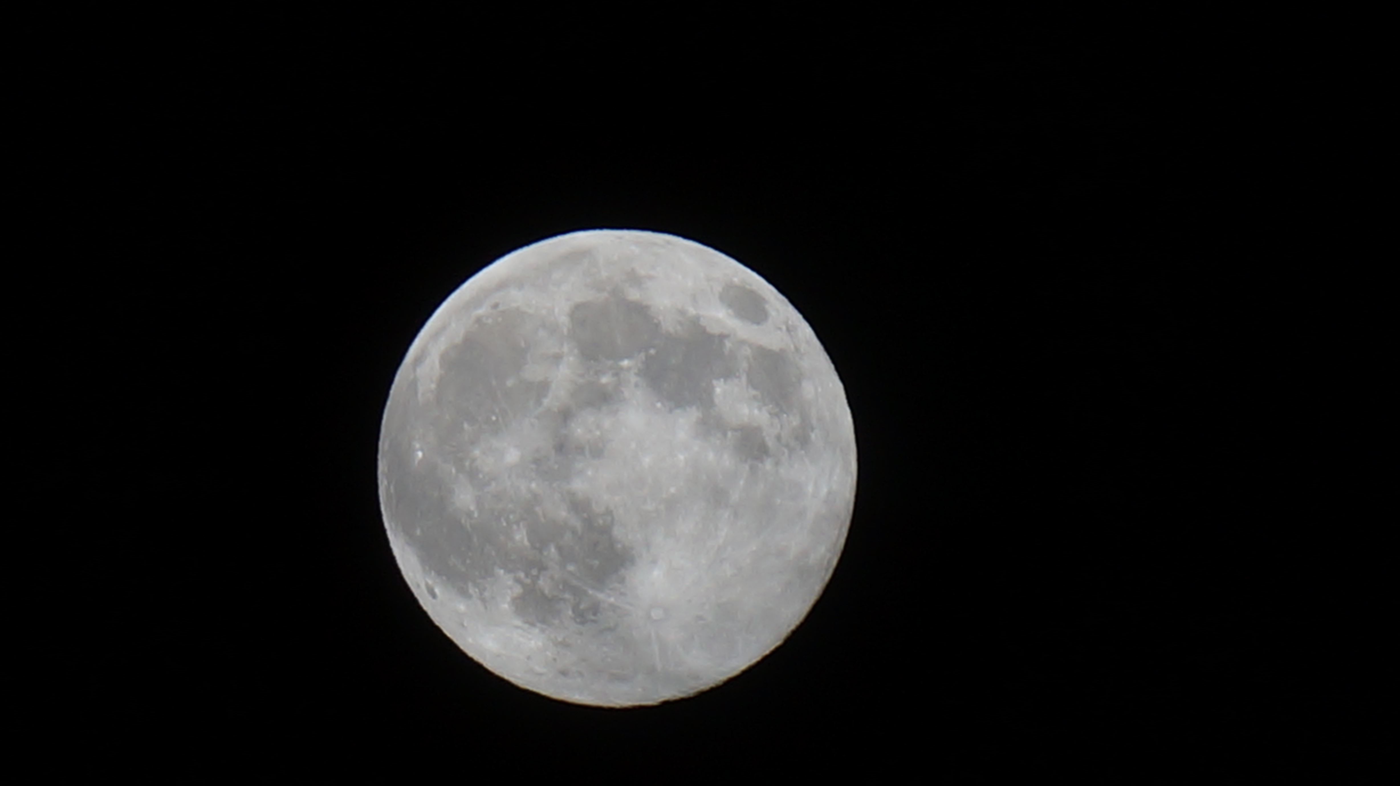 Fotos: Superluna el 8 de abril de 2020