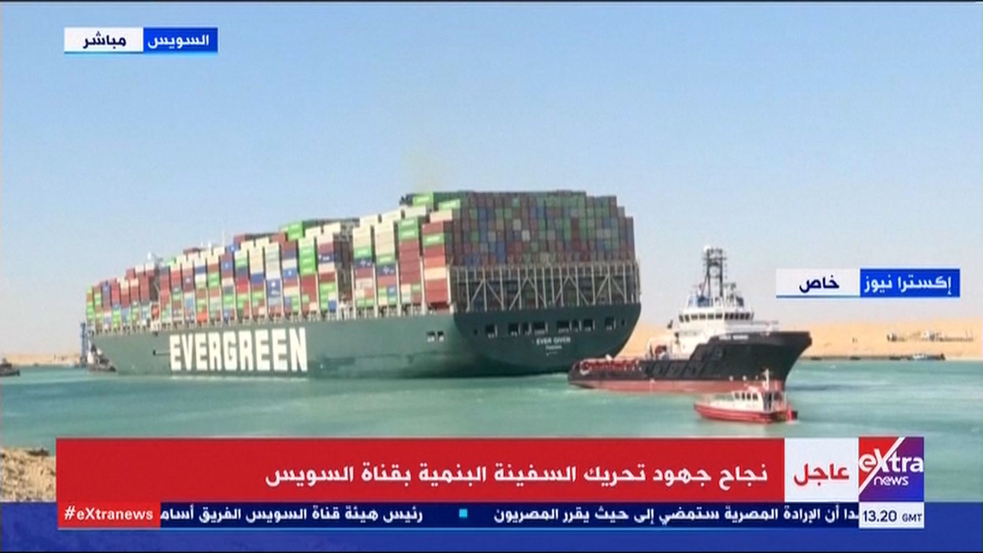 El Ever Given, reflotado, navega por el canal de Suez con sus propios ...