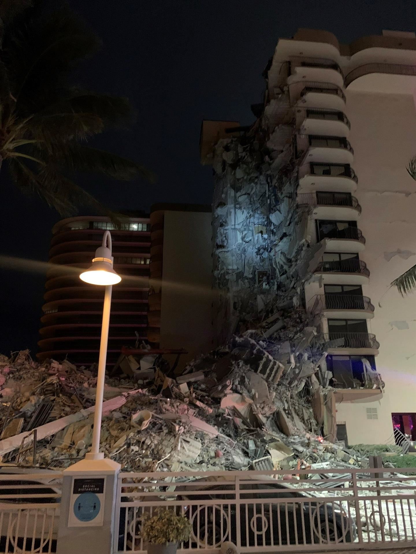 Vídeo: Derrumbe parcial de un edificio en Miami Beach el 24 de junio de ...