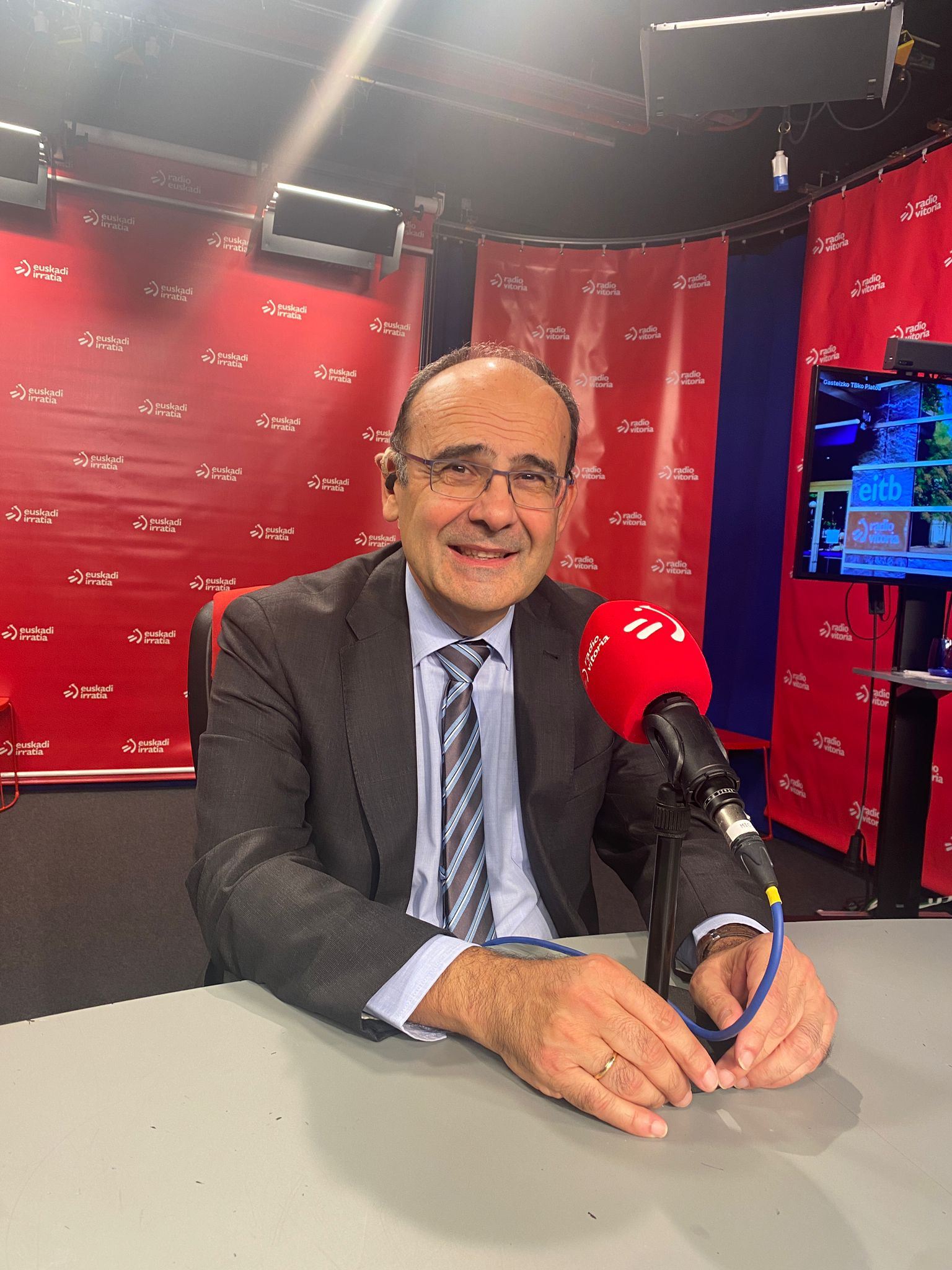 Entrevista al asesor del Gobierno Vasco en materia penitenciaria, Jaime ...