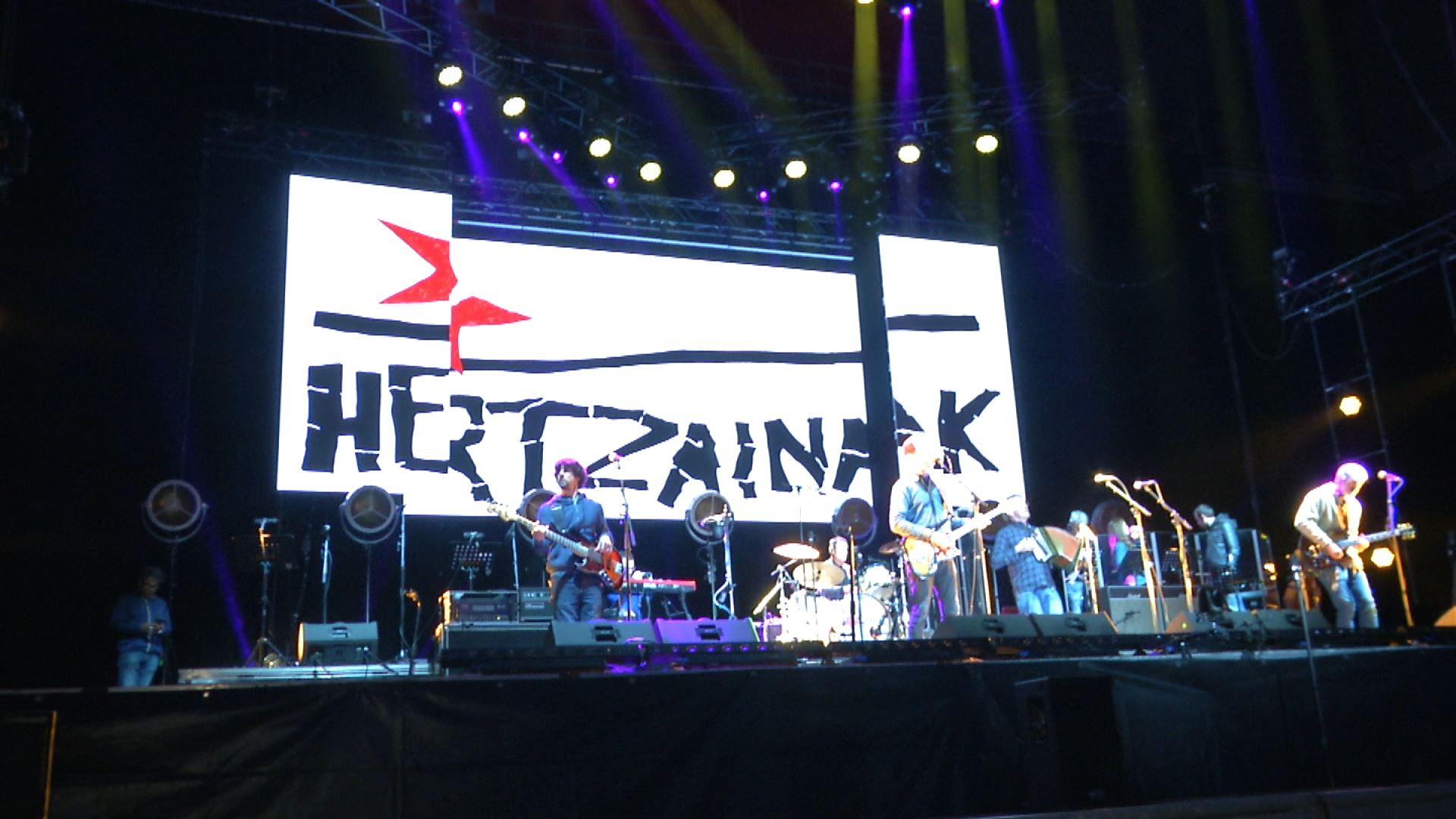 Elkar argitaletxea zigortu dute, Hertzainak taldearen kantuak baimenik ...