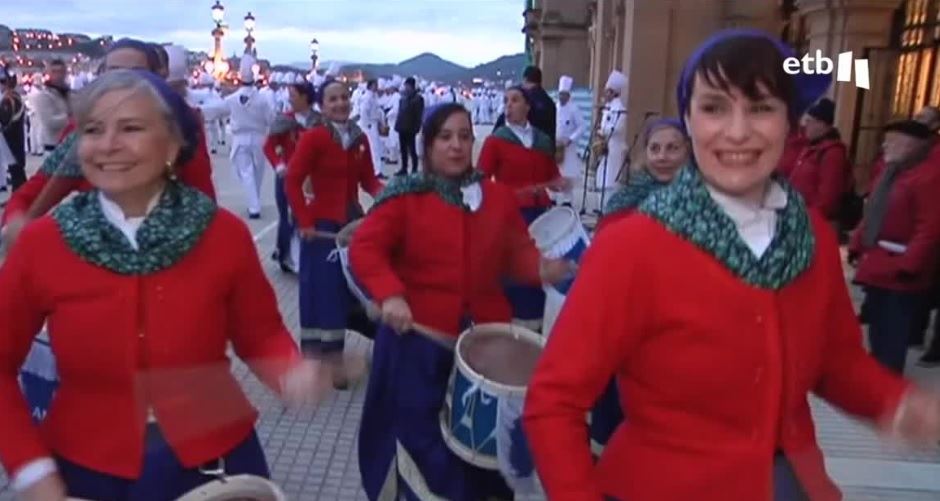 Vídeo: La tamborrada de mujeres de la Peña Anastasio cumple 25 años | ORAIN