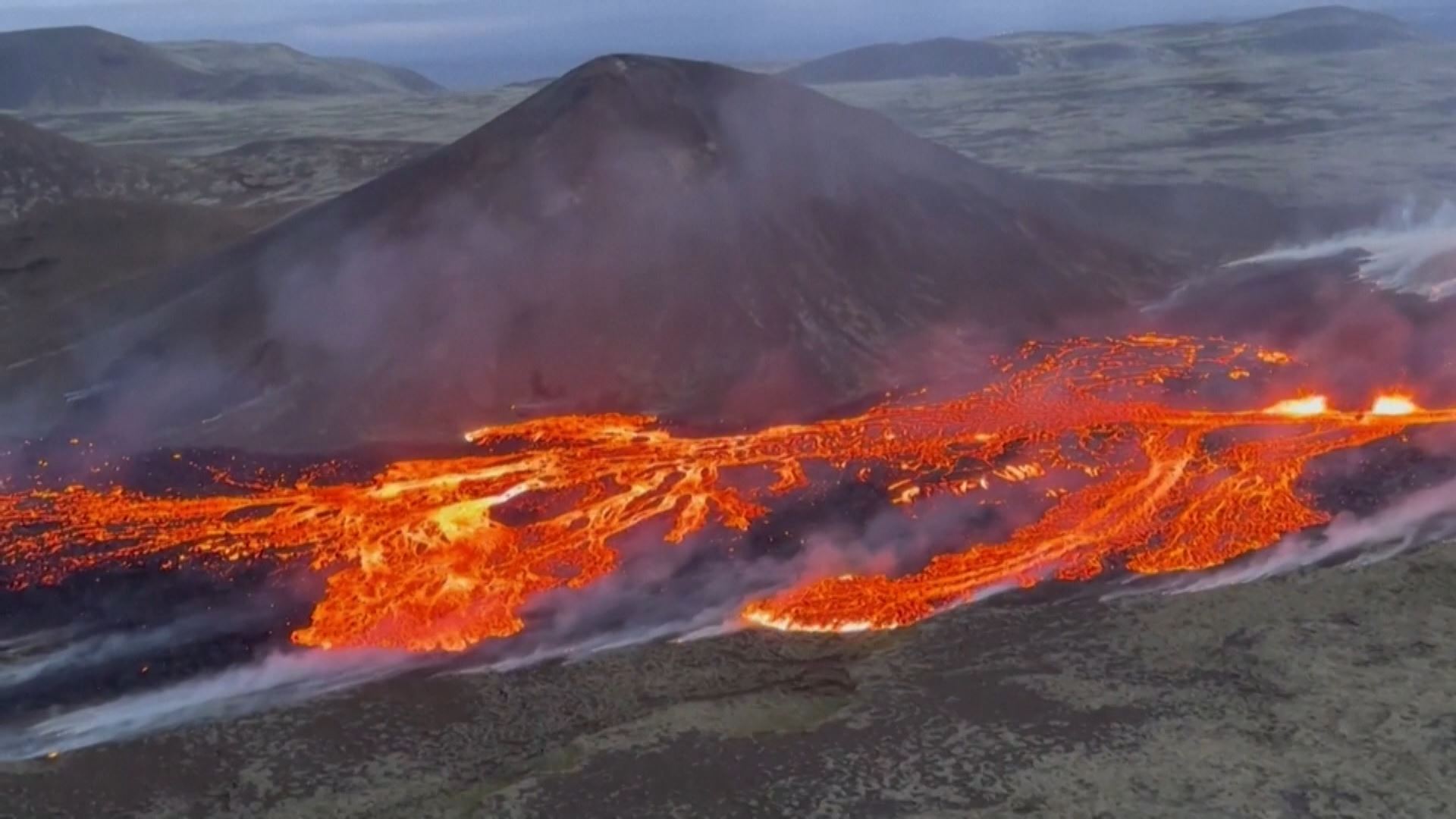 Vídeo: Entra en erupción un volcán en Islandia, a 30 kilómetros de la capital