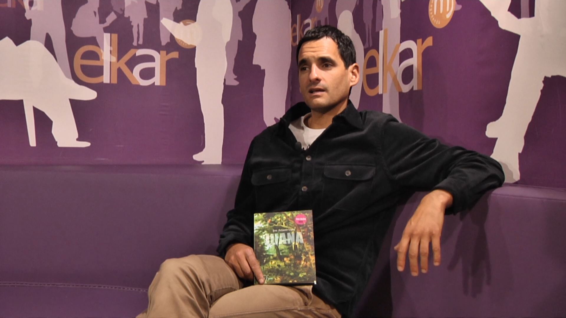 Vídeo: El periodista Jon Artano publica el libro 'Juana' | ORAIN