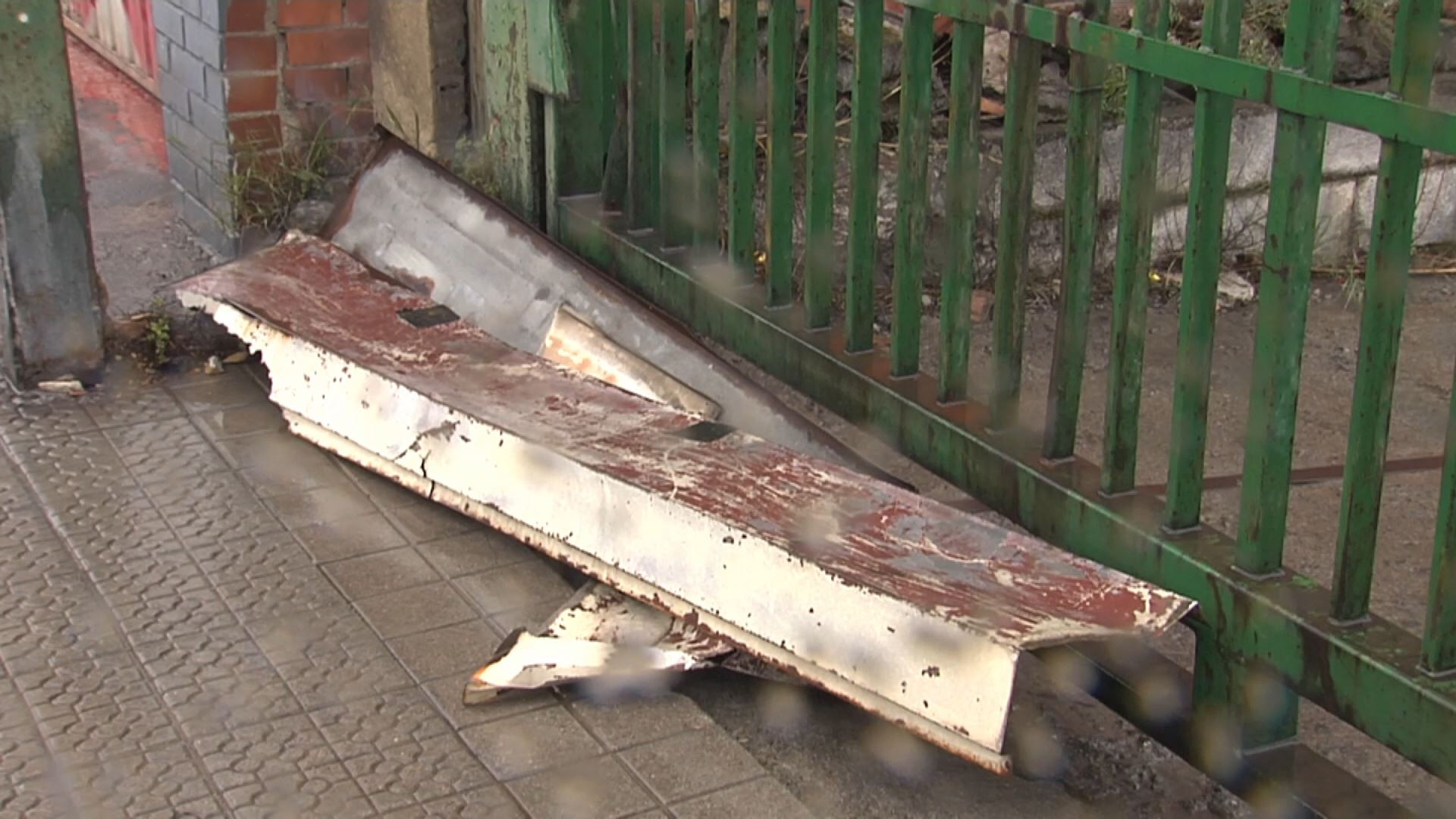 Vídeo: El intenso viento provoca desprendimientos en Bilbao, Santurtzi ...