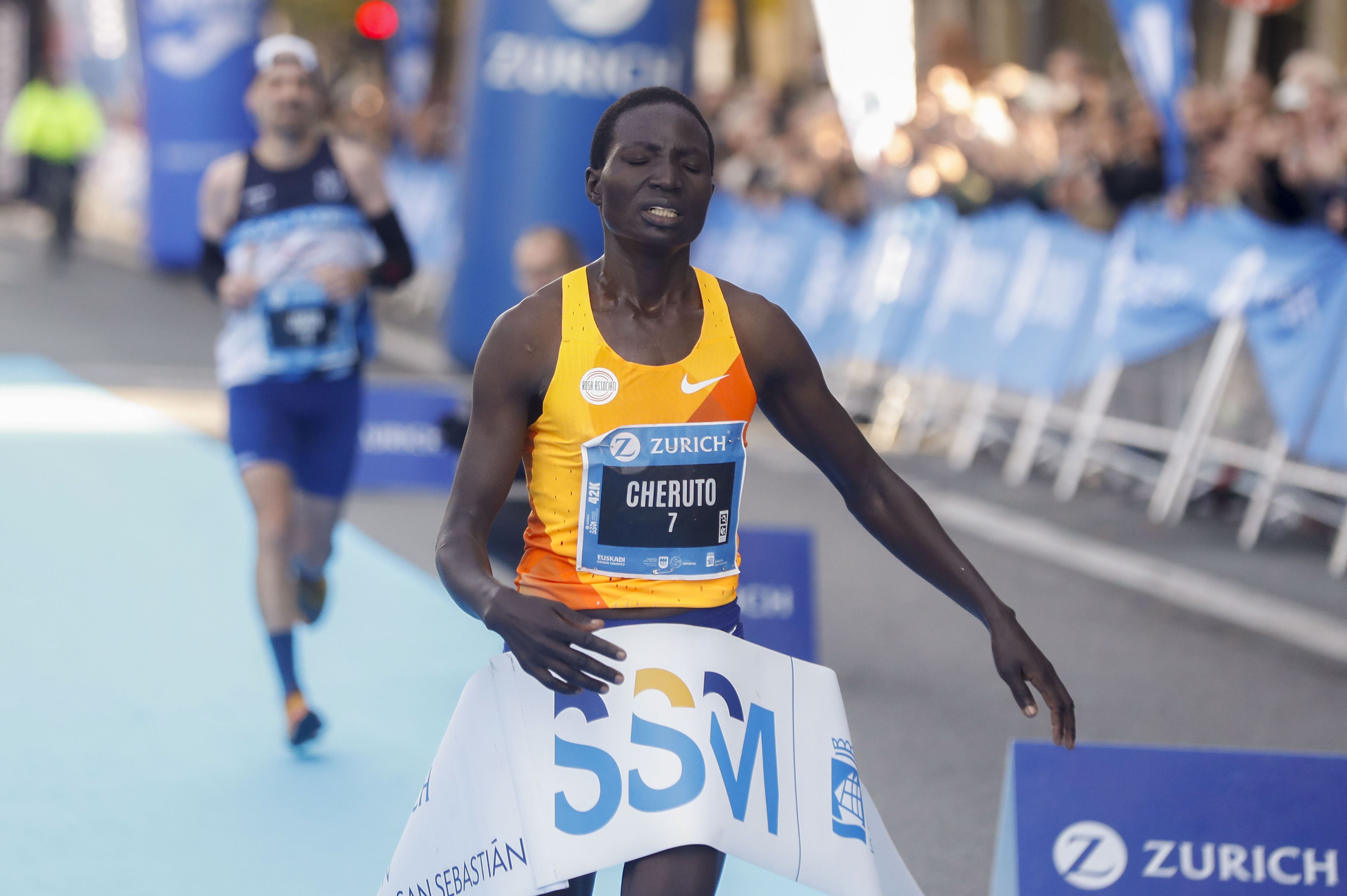 Vídeo: Tunyo y Cheruto, doblete keniata en el maratón de San Sebastián ...