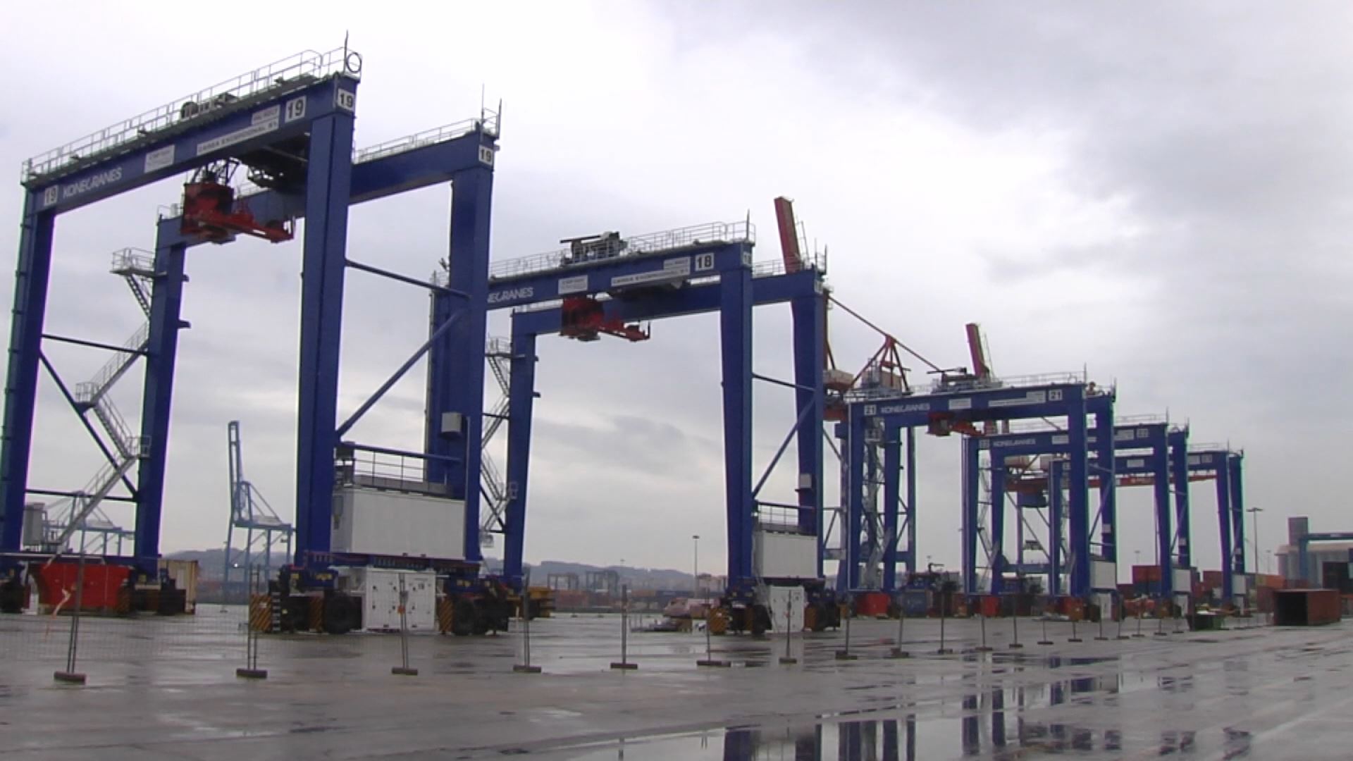 Vídeo: El Puerto de Bilbao inaugura las primeras grúas RTG híbridas de ...