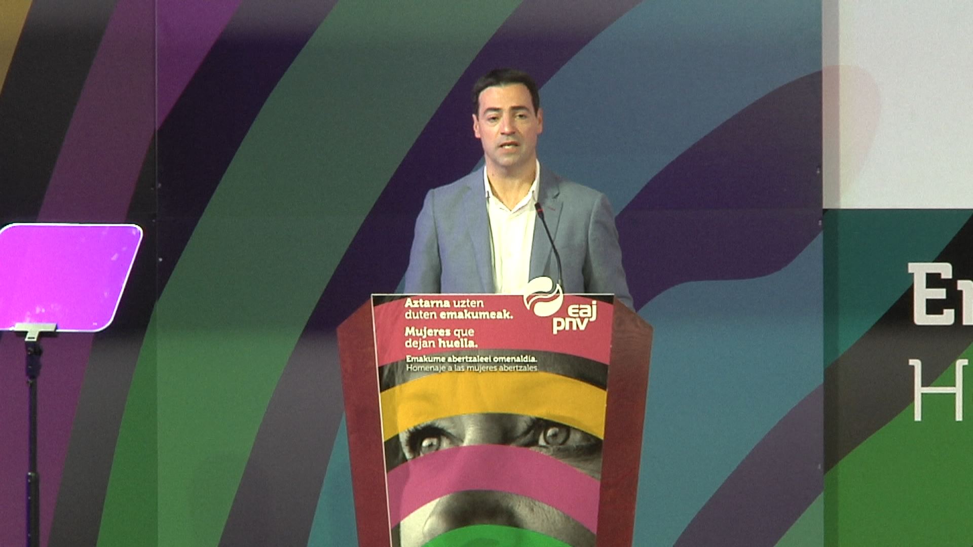 Vídeo: Pradales homenajea a las mujeres que, como su ama, "abrieron camino y dejaron huella"