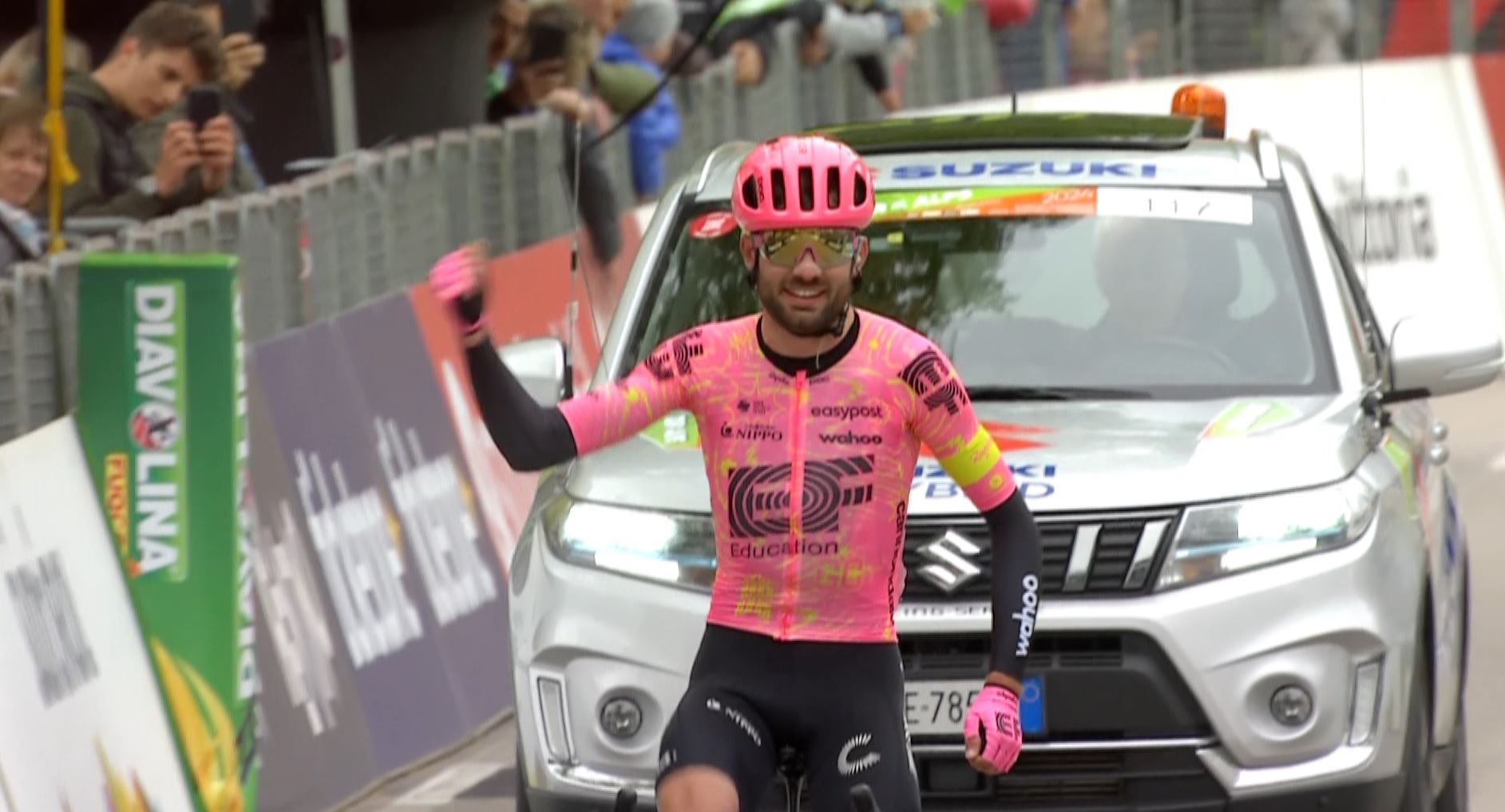Simon Carr gana en solitario la etapa reina del Tour de los Alpes, y ...