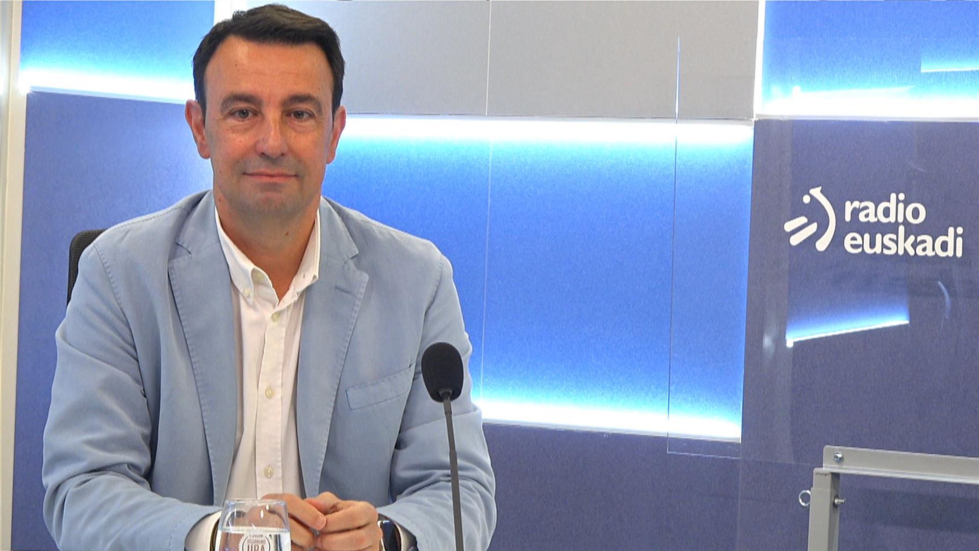 Entrevista al vicelehendakari, Mikel Torres en Radio Euskadi, el 4 de ...