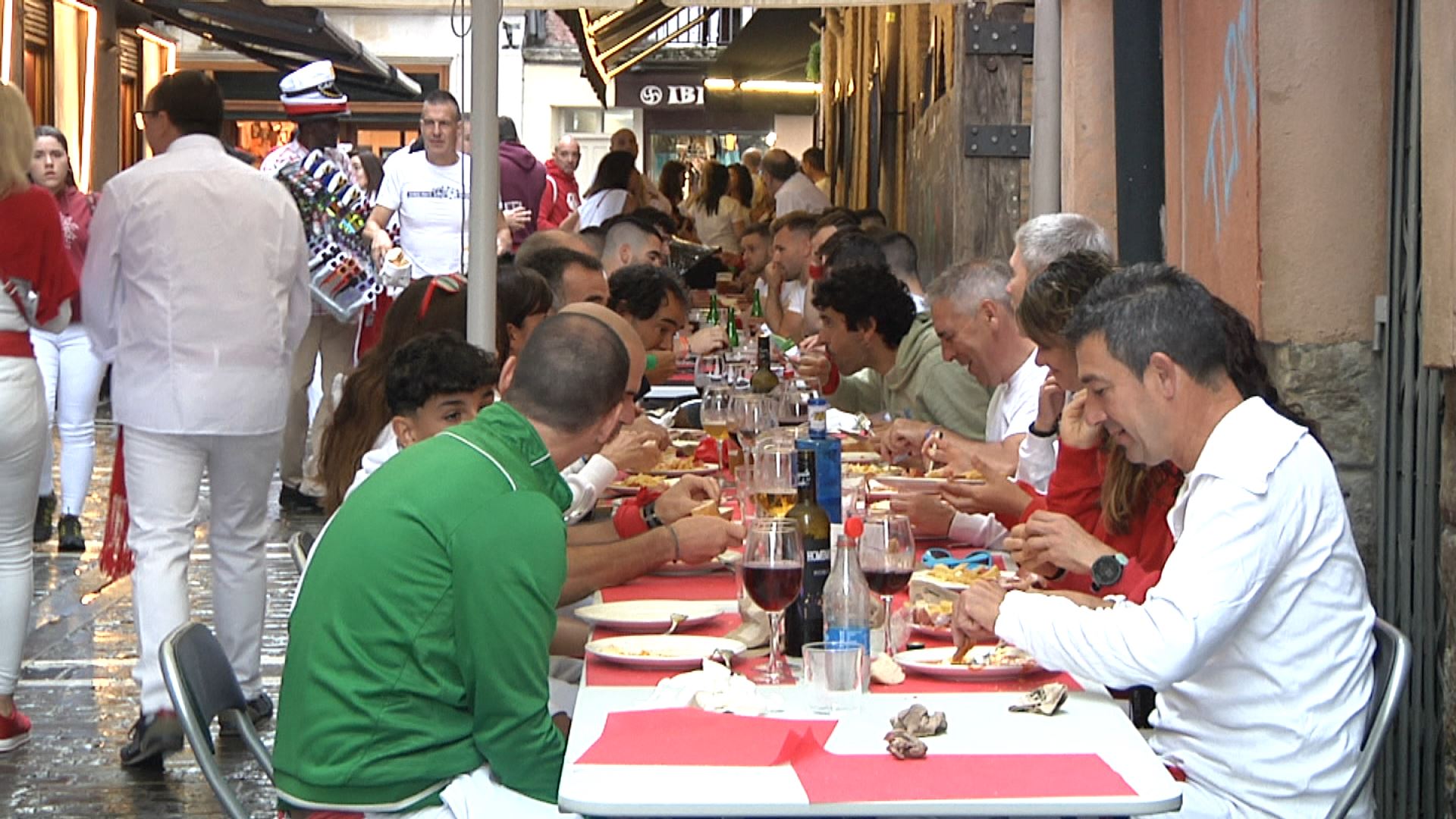 El almuercico pre-chupinazo de San Fermín, un momentico que no se puede ...