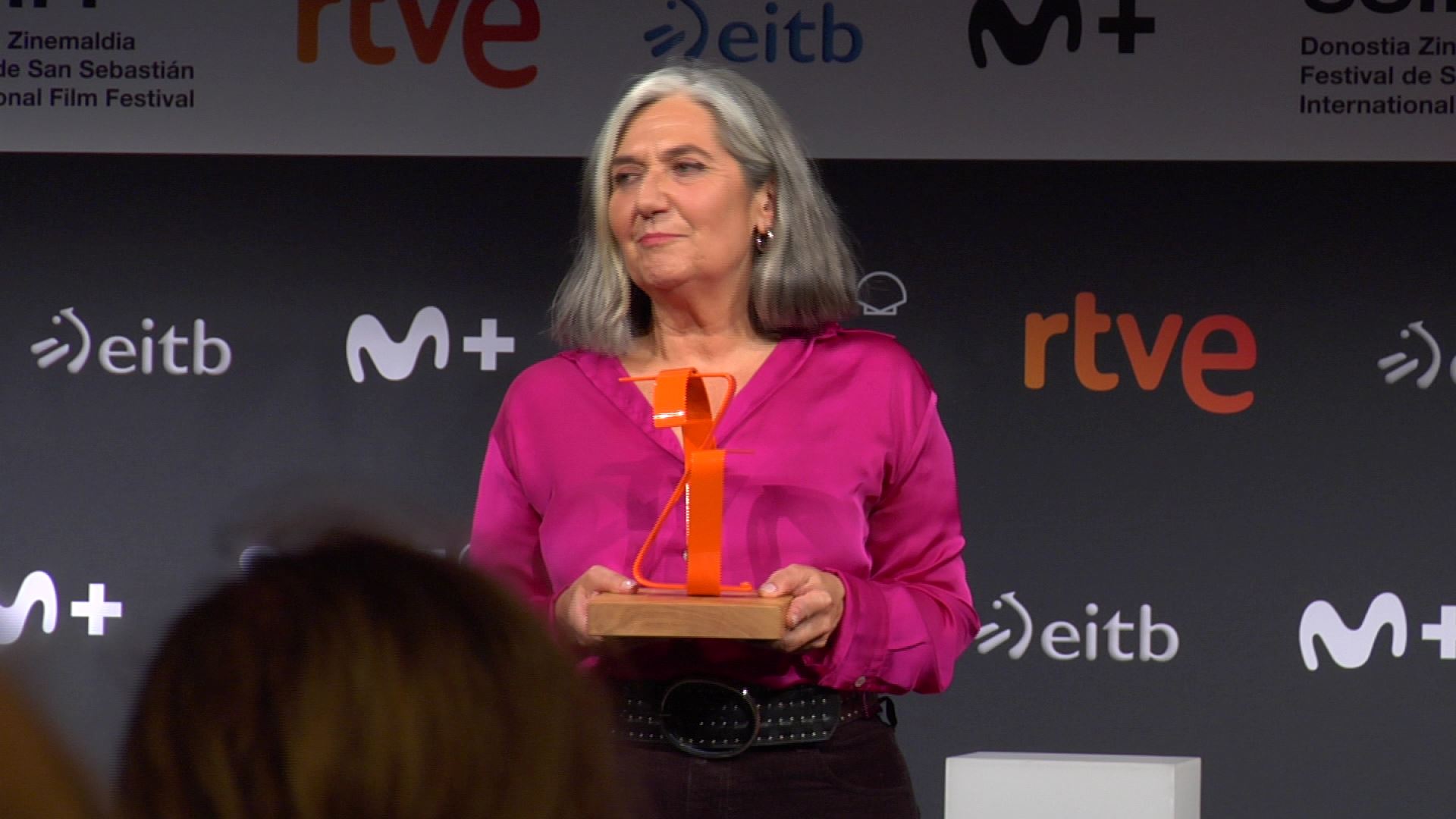 Vídeo: La actriz Ane Gabarain recoge el premio Gure Zinema | ORAIN