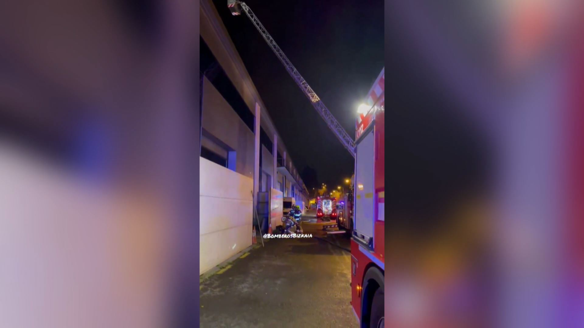 Vídeo: Sofocado un incendio en varios pabellones en un polígono de ...