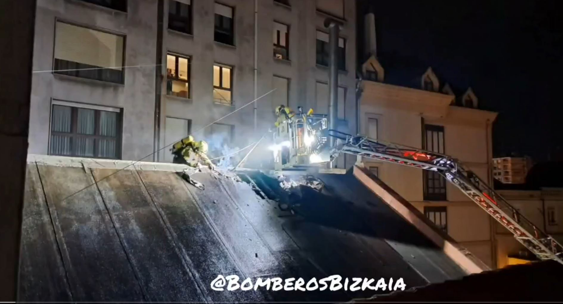 Intoxicadas dos personas tras incendiarse la capilla del antiguo ...