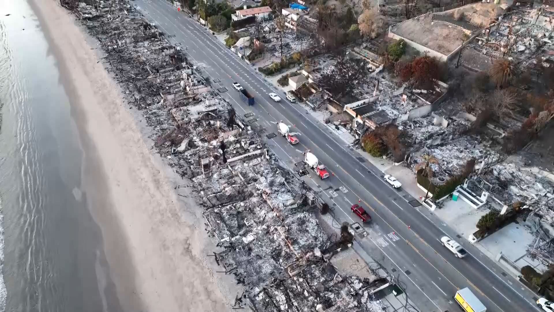 Vídeo: Las imágenes grabadas por un dron muestran la devastación de los incendios de Los Ángeles