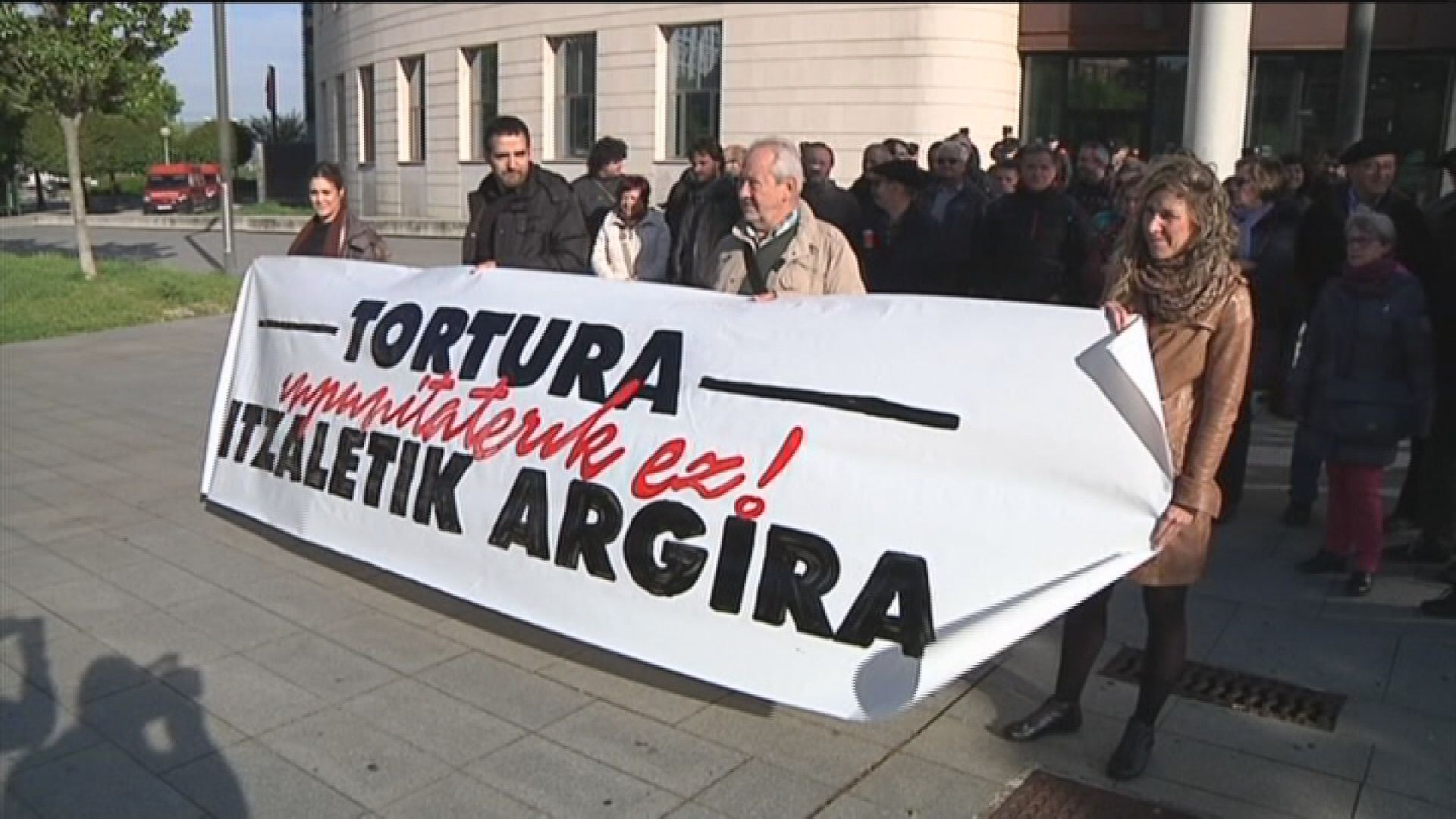 Giza Eskubideen Behatokia aztertzen ari da Raul Fuentes Villotari ...