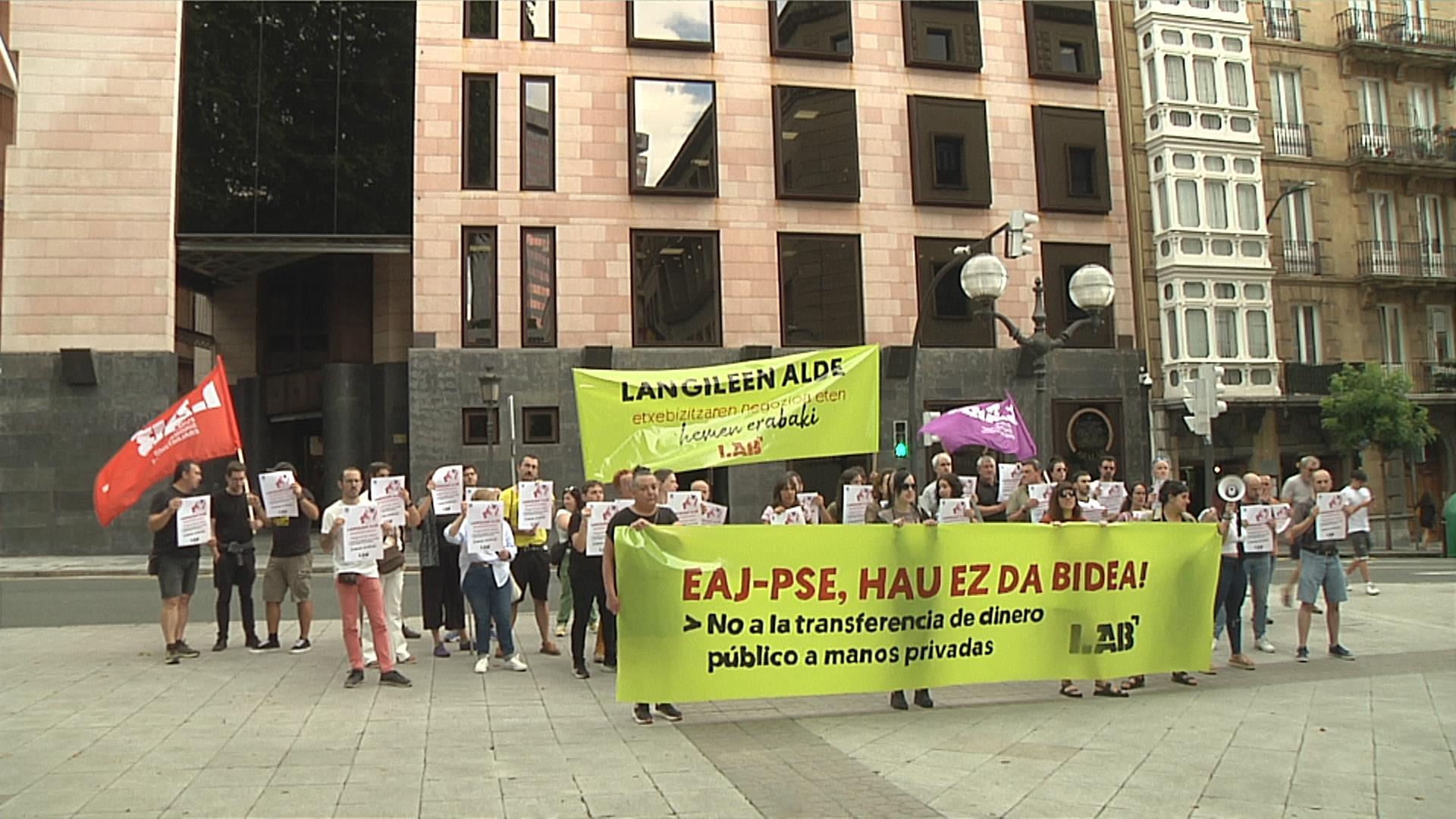 LABek etxebizitza erosteko abalak emateari uko egin dio eta prezioen ...