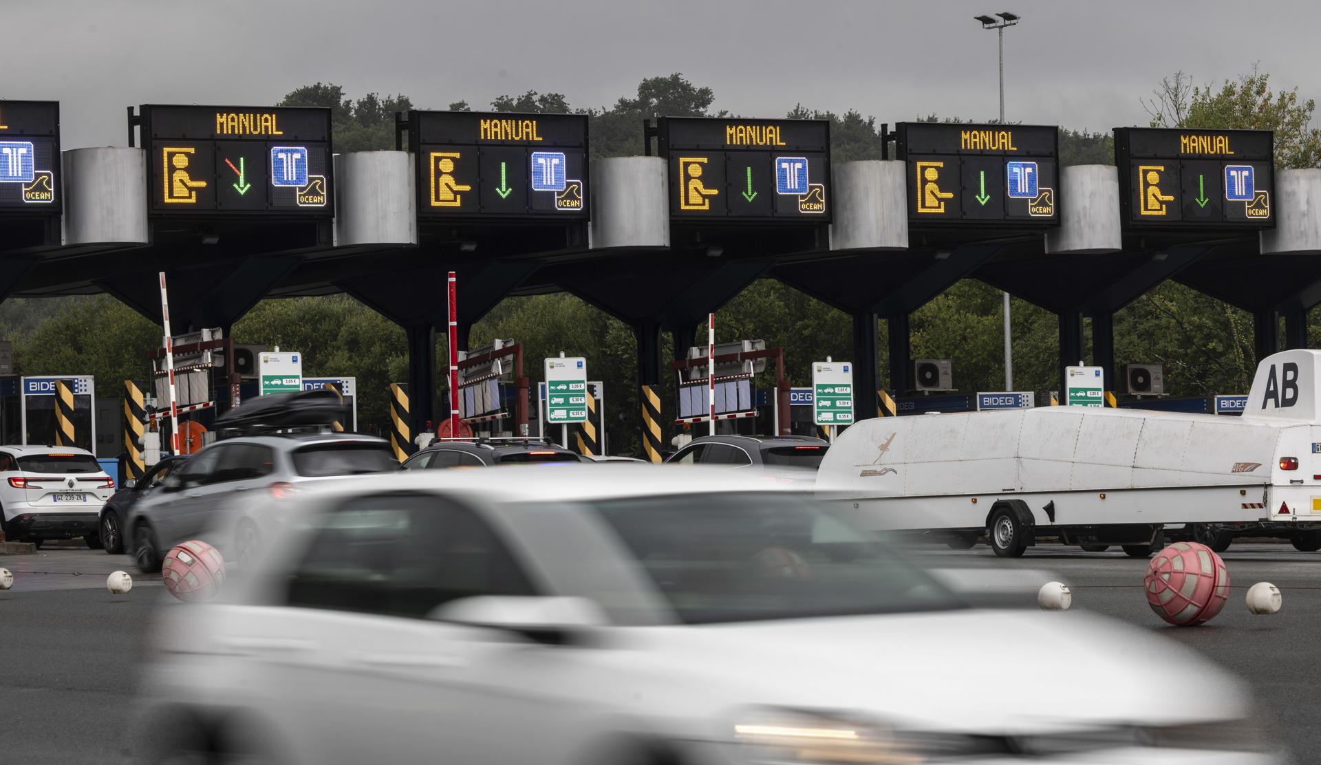 Barakaldon eta Basaurin izandako bi auto-istripu bost kilometrotik ...