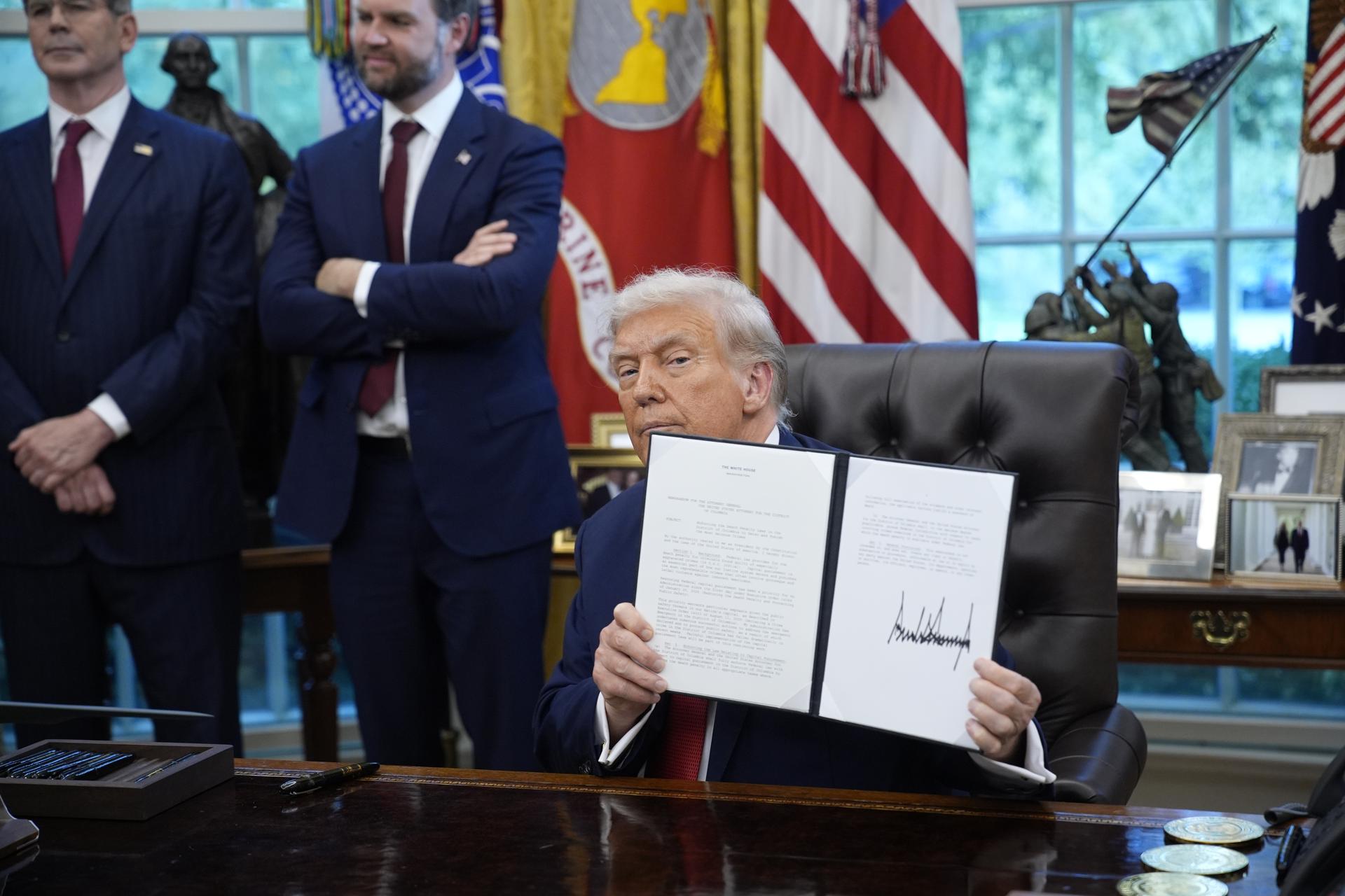 Donald Trump firma orden ejecutiva para restablecer la pena de muerte ...