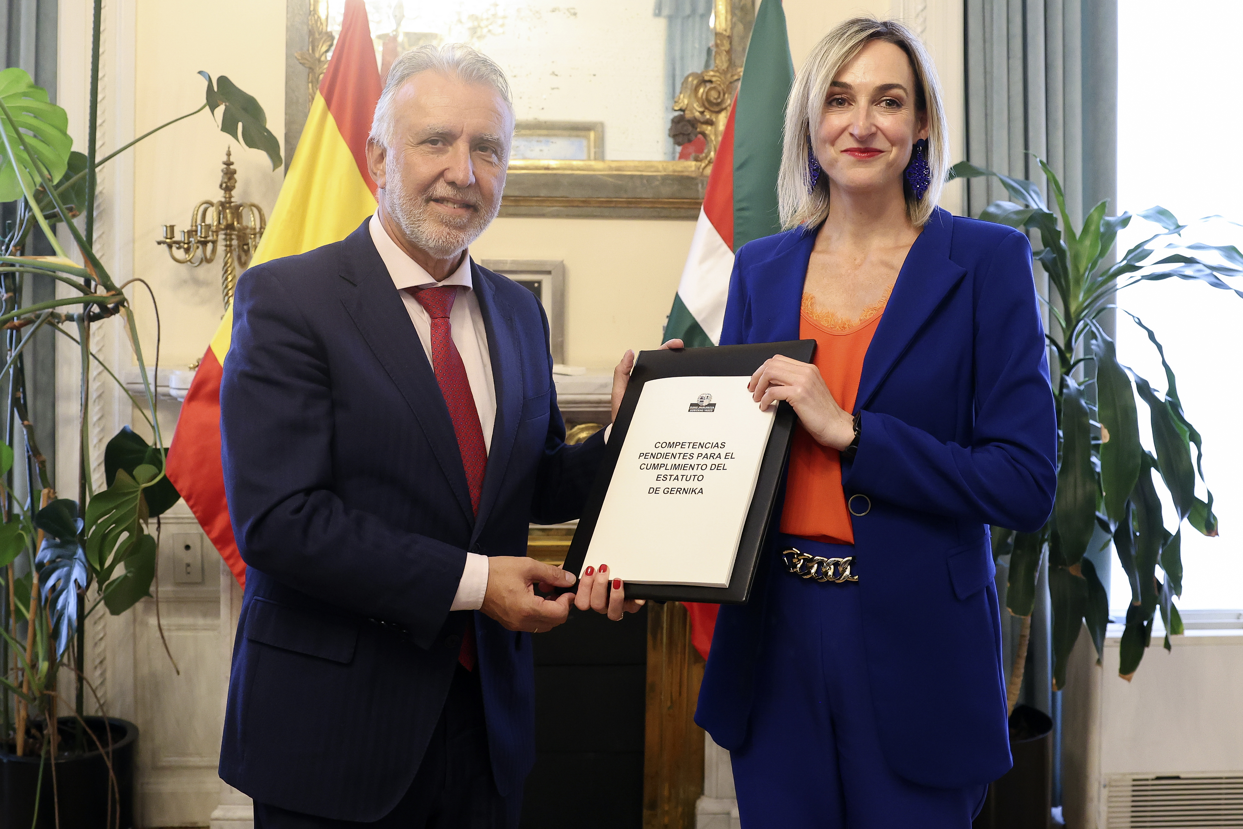 Ubarretxena entrega a Torres 10 documentos con propuestas concretas ...