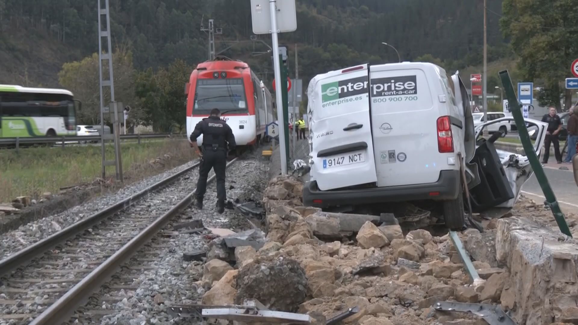 Puente reafirma su intención de suprimir 24 pasos a nivel en Zalla tras ...