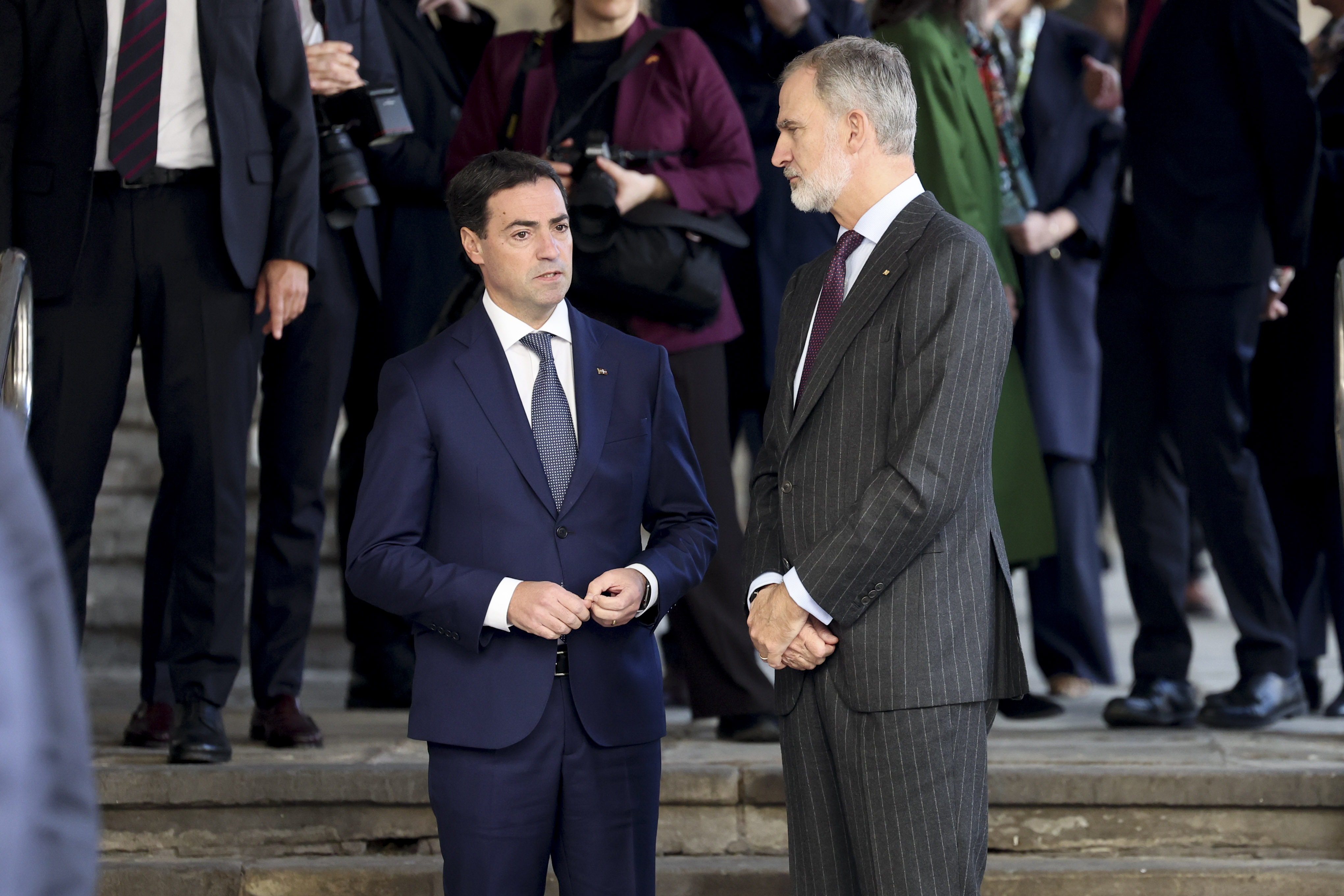 La visita del rey Felipe VI a Gernika reaviva la tensión política y el ...