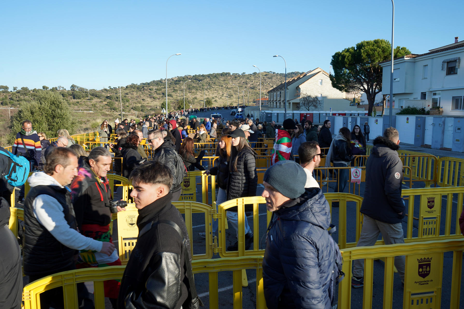 Ehunka pertsonak azken agurra eman diote Robe Iniestari, Extremoduroko ...