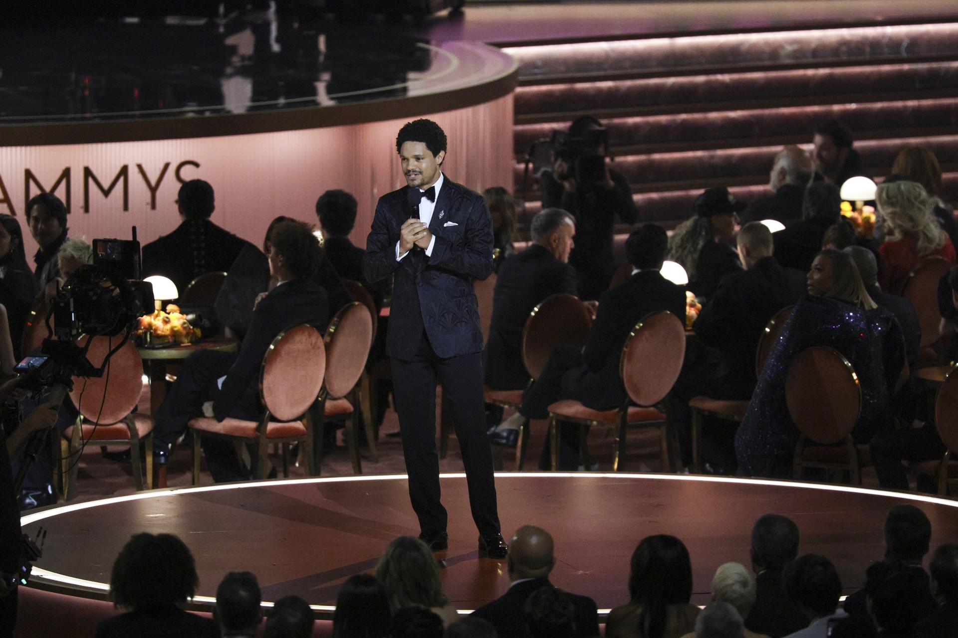 Trump amenaza con denunciar al presentador de los Grammy por decir que ...