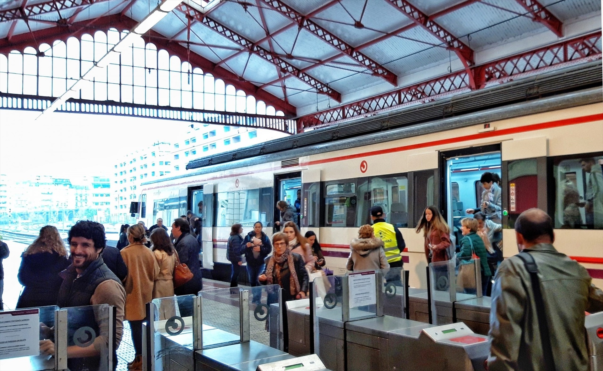 Renfe ofrece trenes especiales desde San Sebastián a Sevilla para la ...
