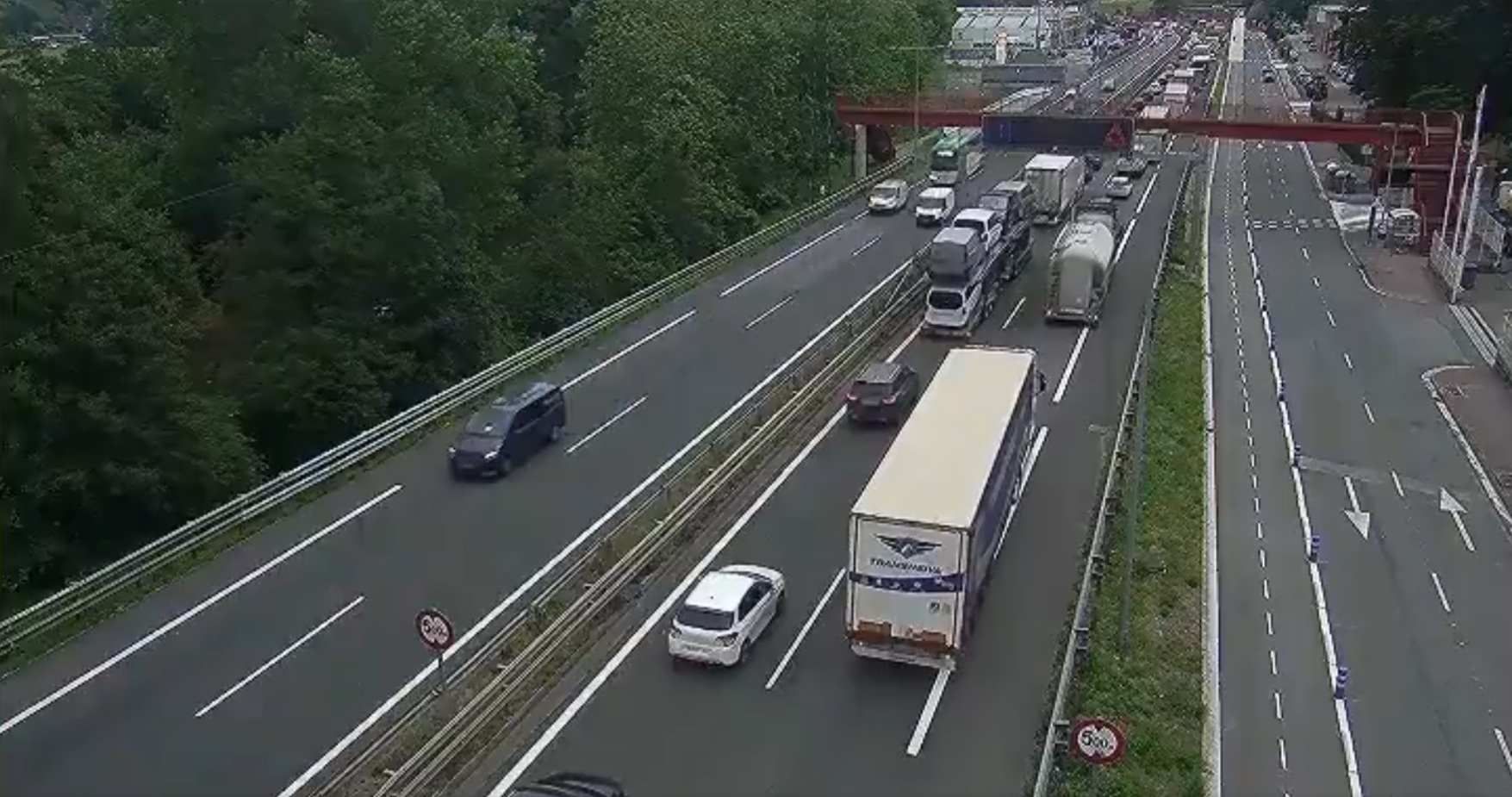 Lau kilometrorainoko auto-ilarak N-1 errepidean, Villabona parean ...